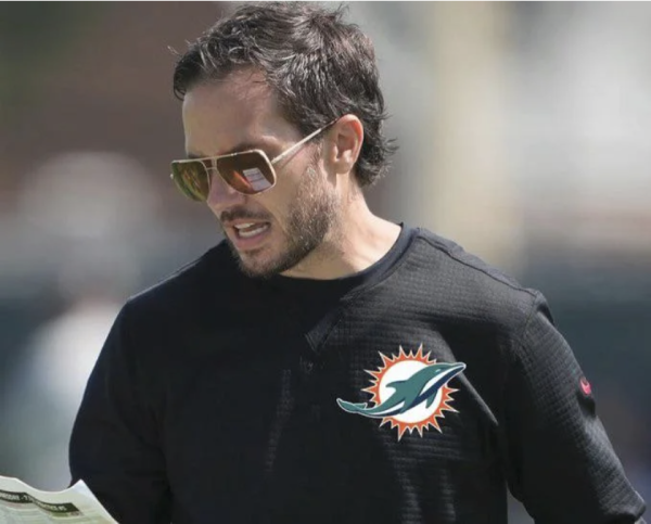 What Sunglasses Does Mike McDaniel Wear? – Celebrity Sunglasses Spotter