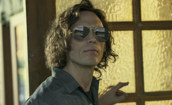 What Sunglasses Is Billy Dunne (Sam Claflin) Wearing In Daisy Jones ...